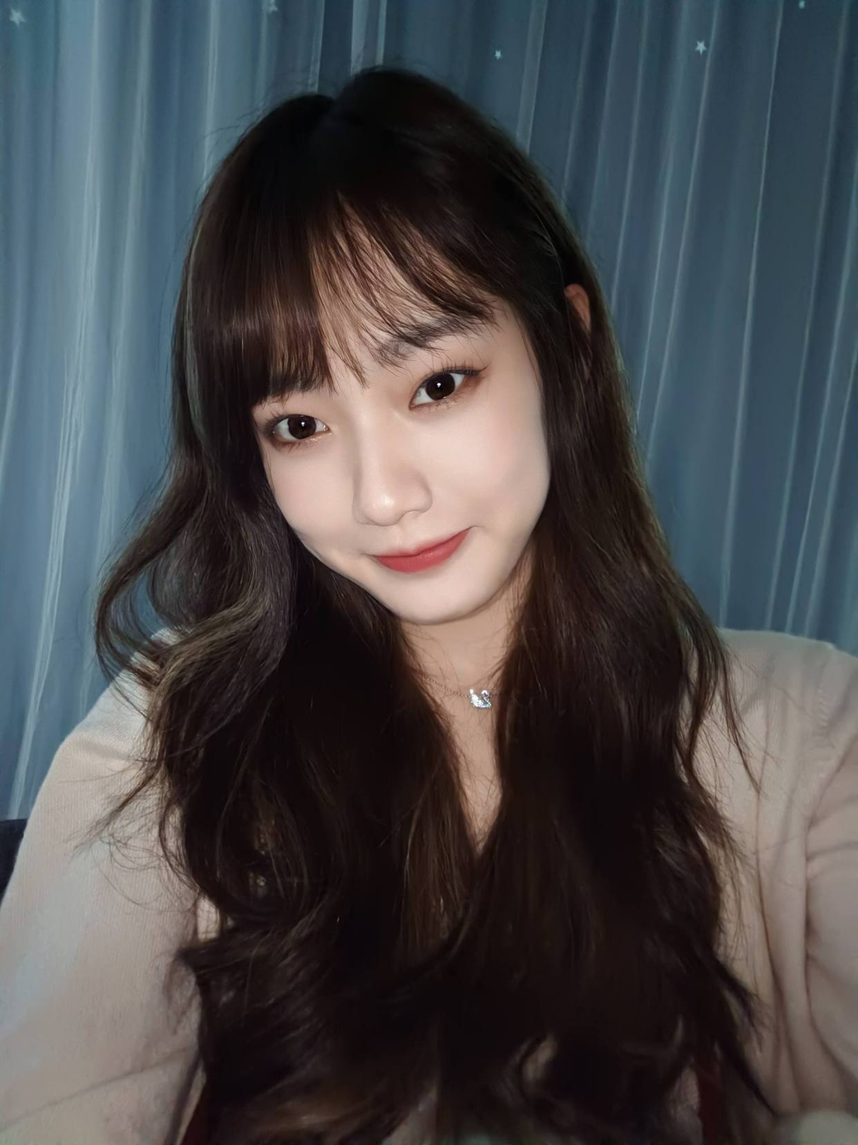 自拍体验出色，机身亮点更多！vivo S9上手体验令人满意_百科TA说