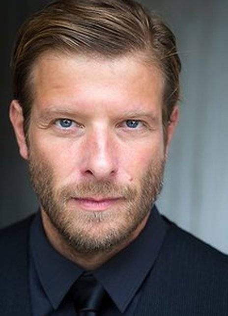 Christopher Sweeney_百度百科