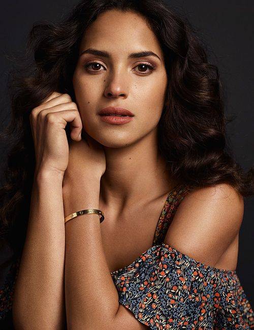 阿德里娅·阿霍纳_百度百科