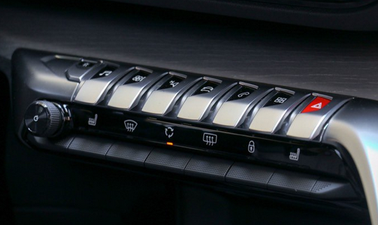 标致5008到底怎么样？开了4800公里后，车主表示很实用_百科TA说