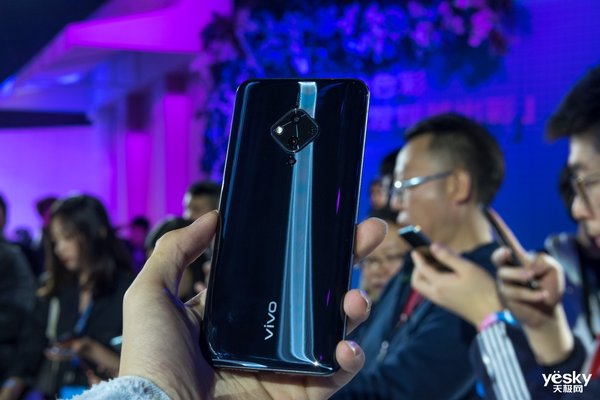 摆脱惯性的菱形ID设计 vivo S5现场上手图赏_百科TA说
