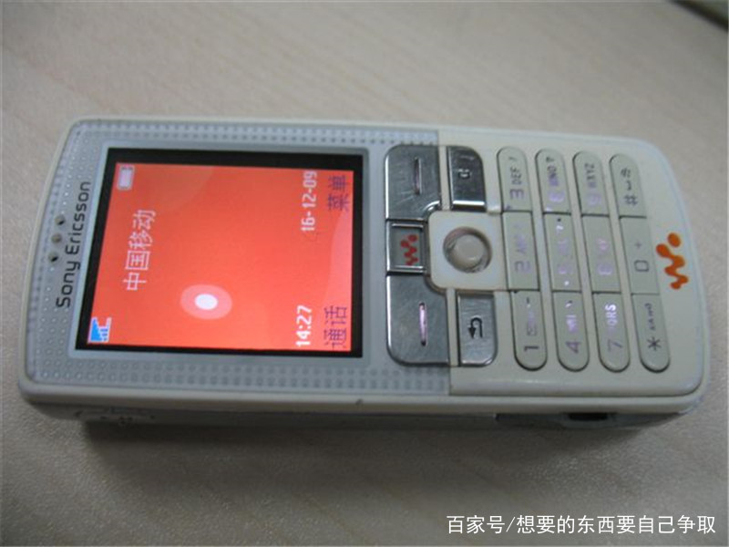 索尼爱立信W810评测：黑色双生子_百科TA说