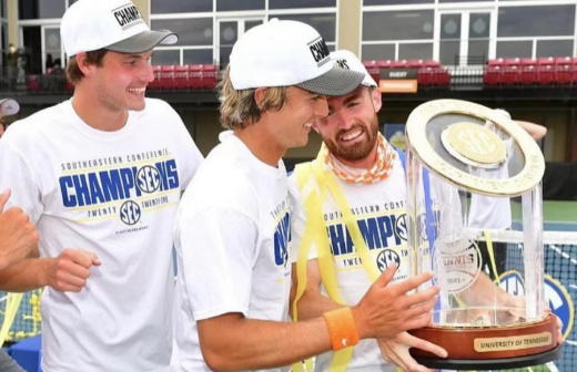 亚当·沃尔顿_百度百科