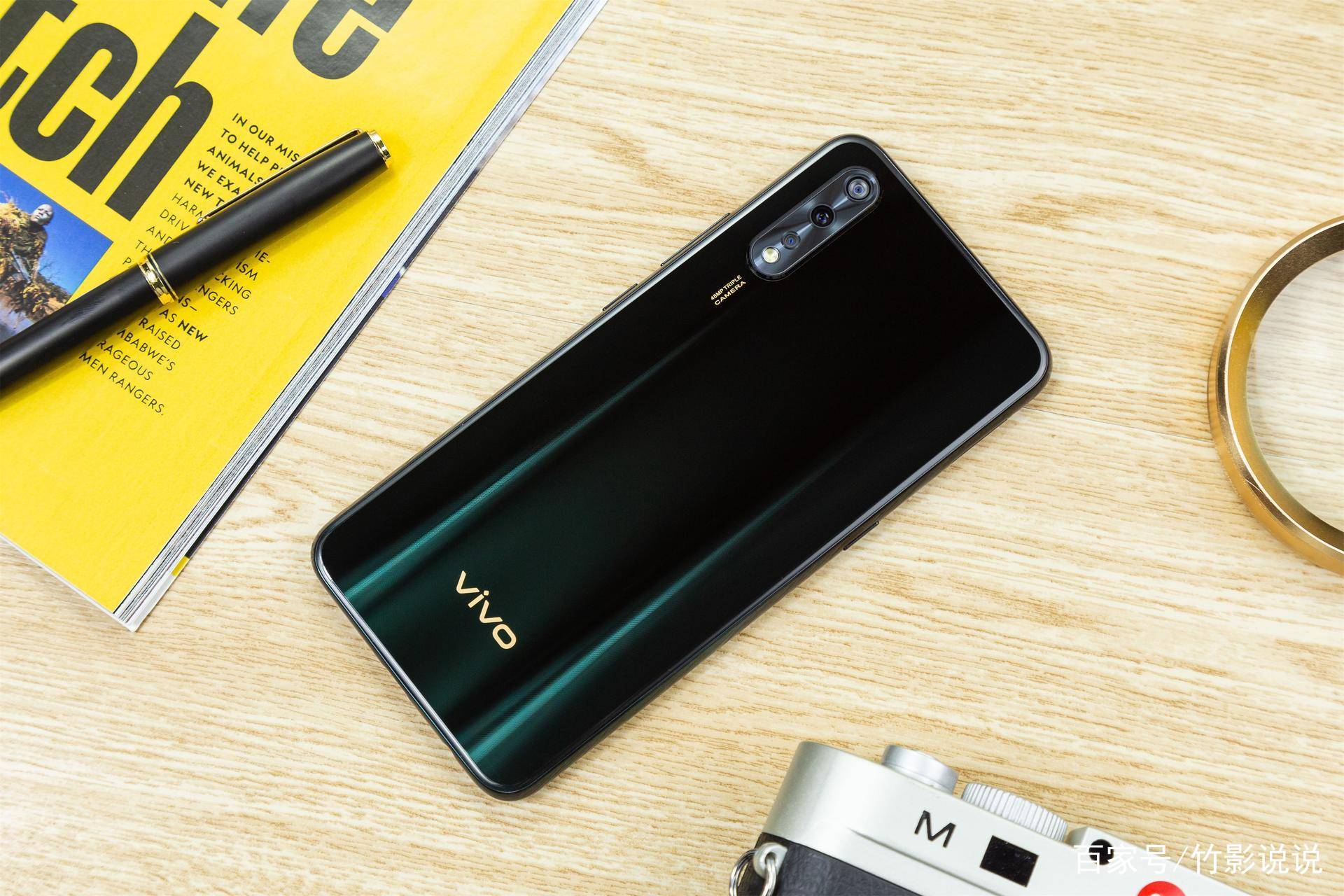 4500mAH和22.5W快充神助攻，vivo Z5跻身小白公布续航榜单前三_百科TA说