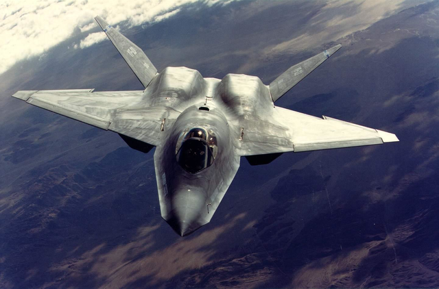 YF22和F-22争夺四代机订单 ATF竞争给世界带来了什么？_百科TA说