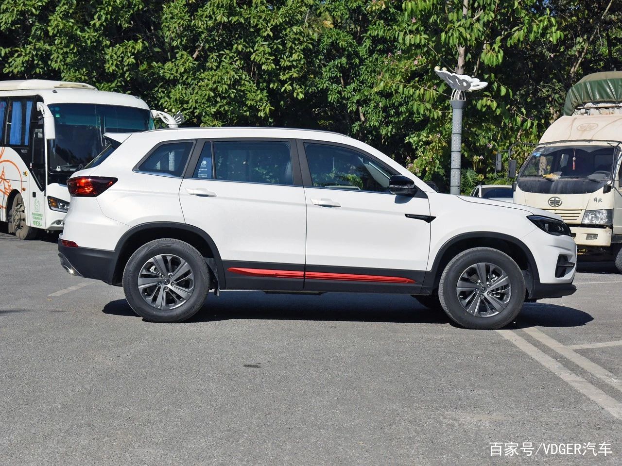 CS35PLUS/CS75百万版上市；保时捷Taycan创电动车最长漂移记录_百科TA说