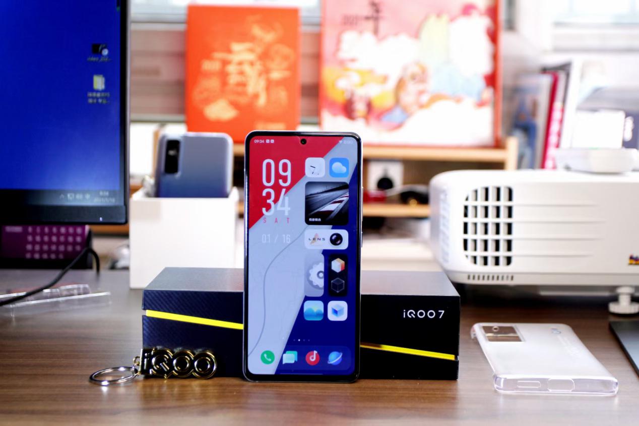 谨慎推荐：不吹不黑，iQOO 7卖点和妥协的部分是这些_百科TA说