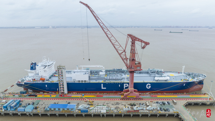 又一次见证！世界首艘93000立方米超大型液化气船明天交付_百科TA说