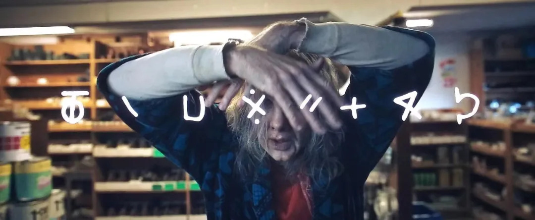 《长腿怪》R级黑马卖座片凯奇演技炸裂？故弄玄虚烂掉了_百科TA说