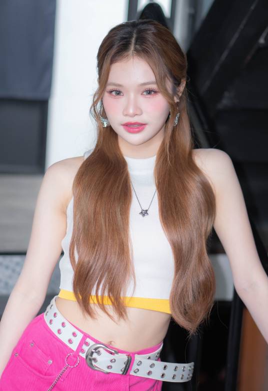 Yean（泰国女歌手、舞者，女子演唱组合精灵少女Gen1es成员）_百度百科