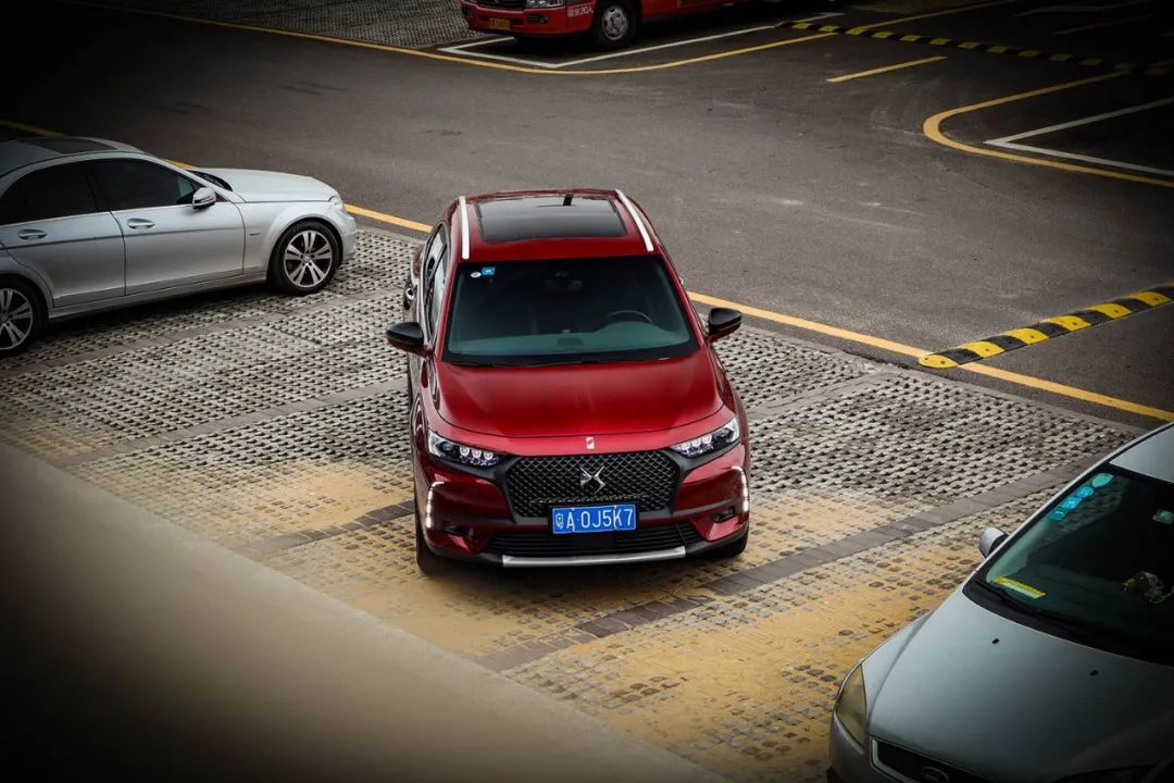 出类拔萃的豪华，不堪一击的销量，DS7该何去何从？_百科TA说