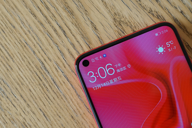 极点全面屏+标配8GB大运存 华为nova4正式发布_百科TA说