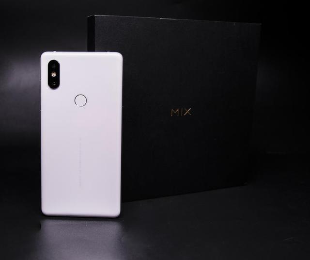 小米MIX3渲染图曝光，这颜值要起飞啊_百科TA说