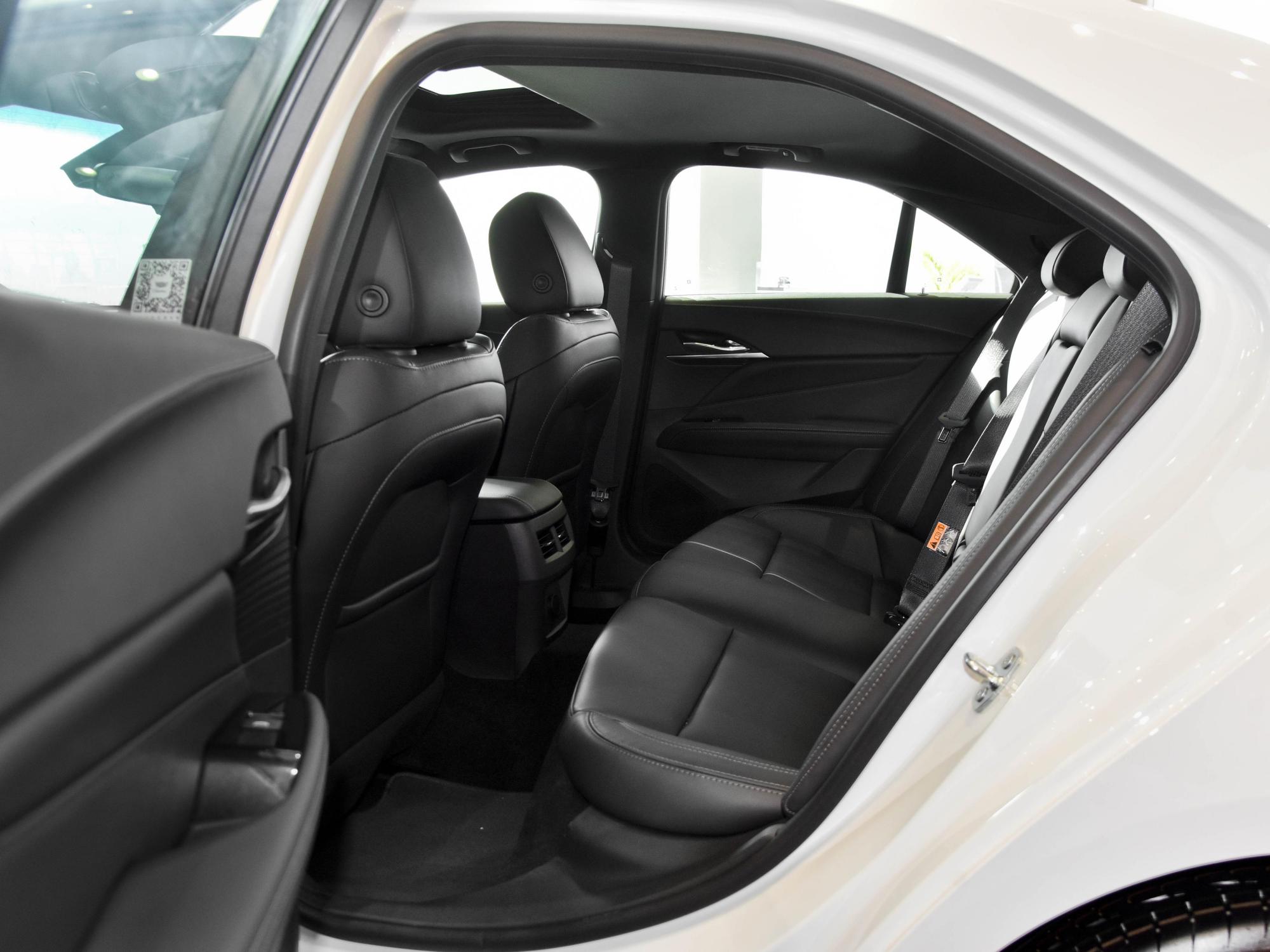 24万起售，实拍凯迪拉克CT4，配主动降噪，2.0T+8AT！_百科TA说