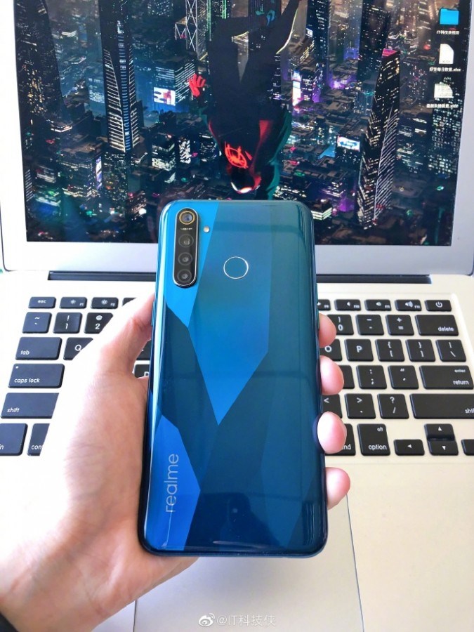 Realme Q真机上手：证实是换了名字的Realme 5 Pro_百科TA说