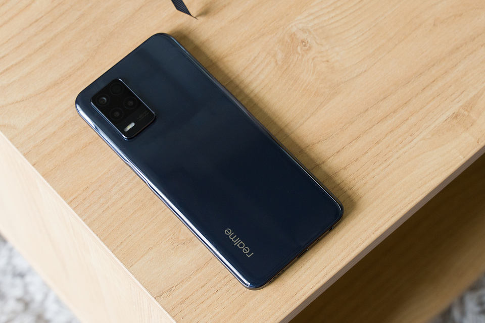 realme 真我V13图赏：大电池长续航也有均衡手感_百科TA说