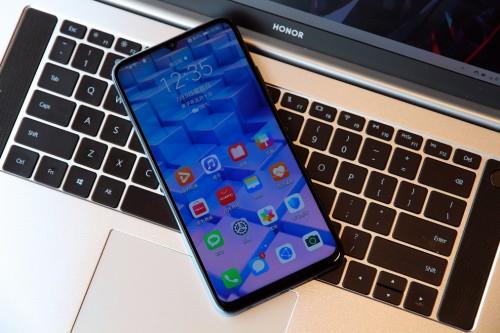 荣耀X10 Max银色风暴来袭 不止于大的旗舰新品_百科TA说