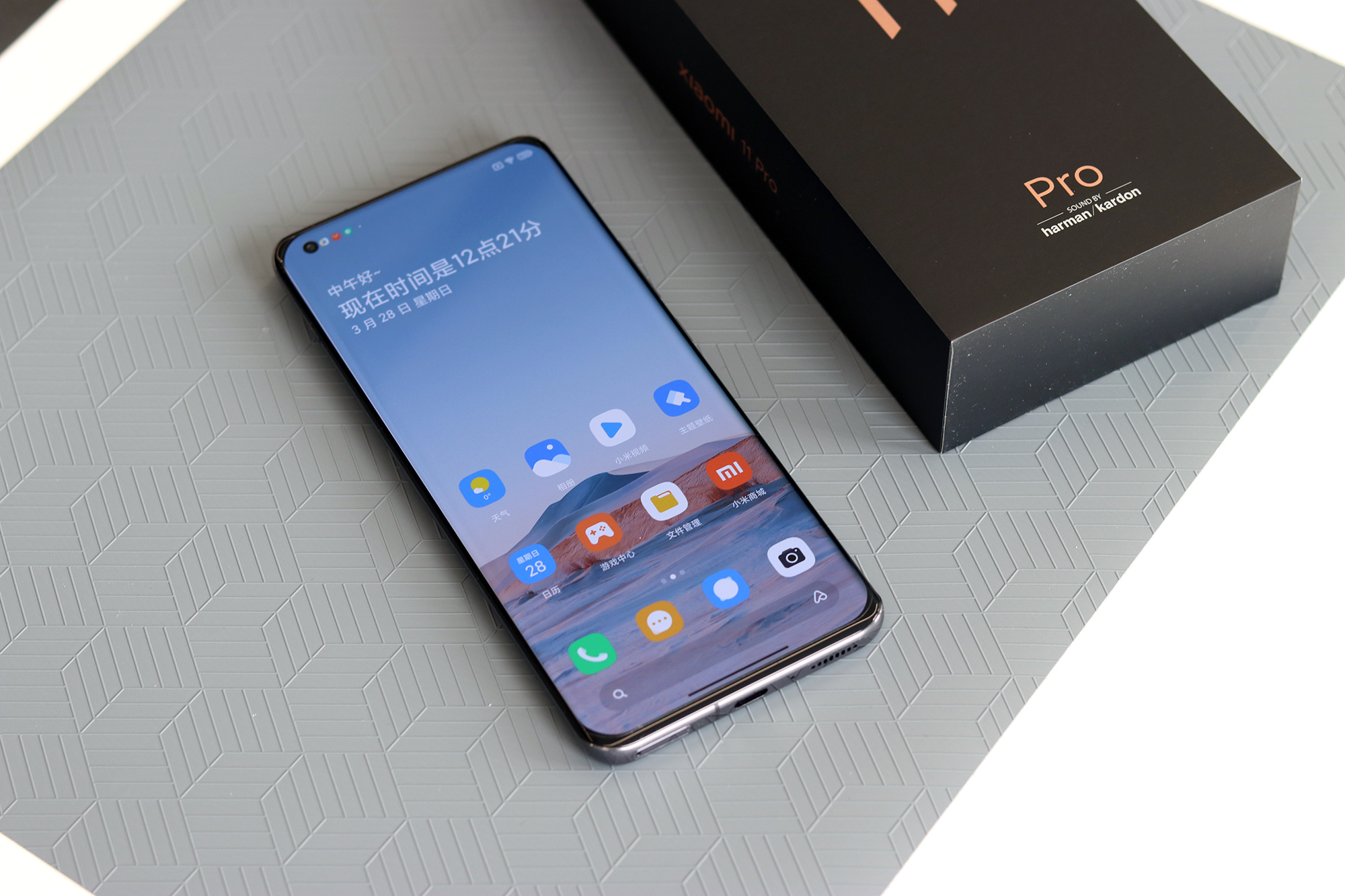 小米11Pro对比小米11，1000元差价换7项升级_百科TA说