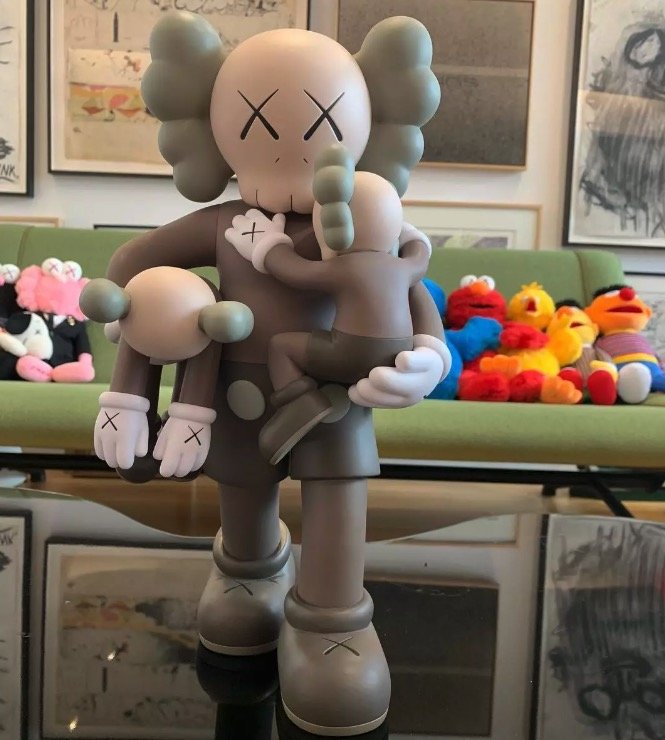 引起众人疯抢的优衣库联名品牌 KAWS ，到底有什么特殊之处？_百科TA说