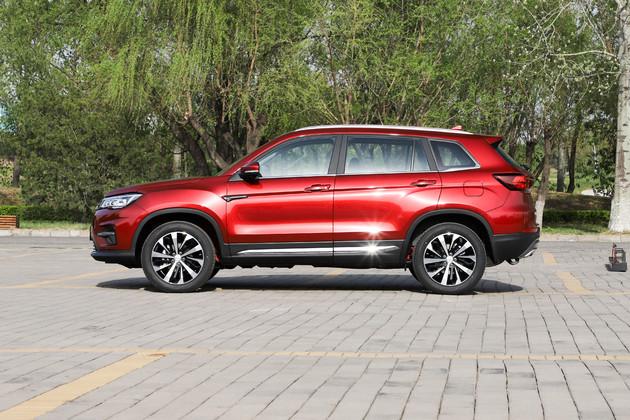 1.5T爆款SUV阵容迎来新面孔 奔腾T77 PRO/长安CS75怎么选？_百科TA说