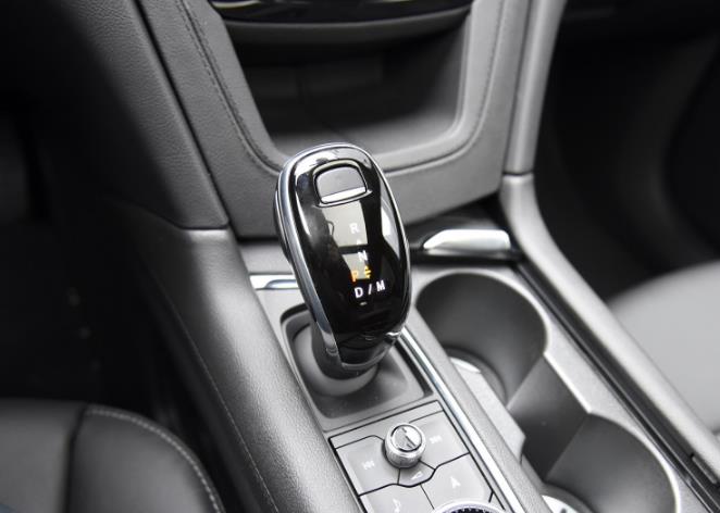 46万如何选？奔驰GLC还是凯迪拉克XT6？看完你就清晰了_百科TA说