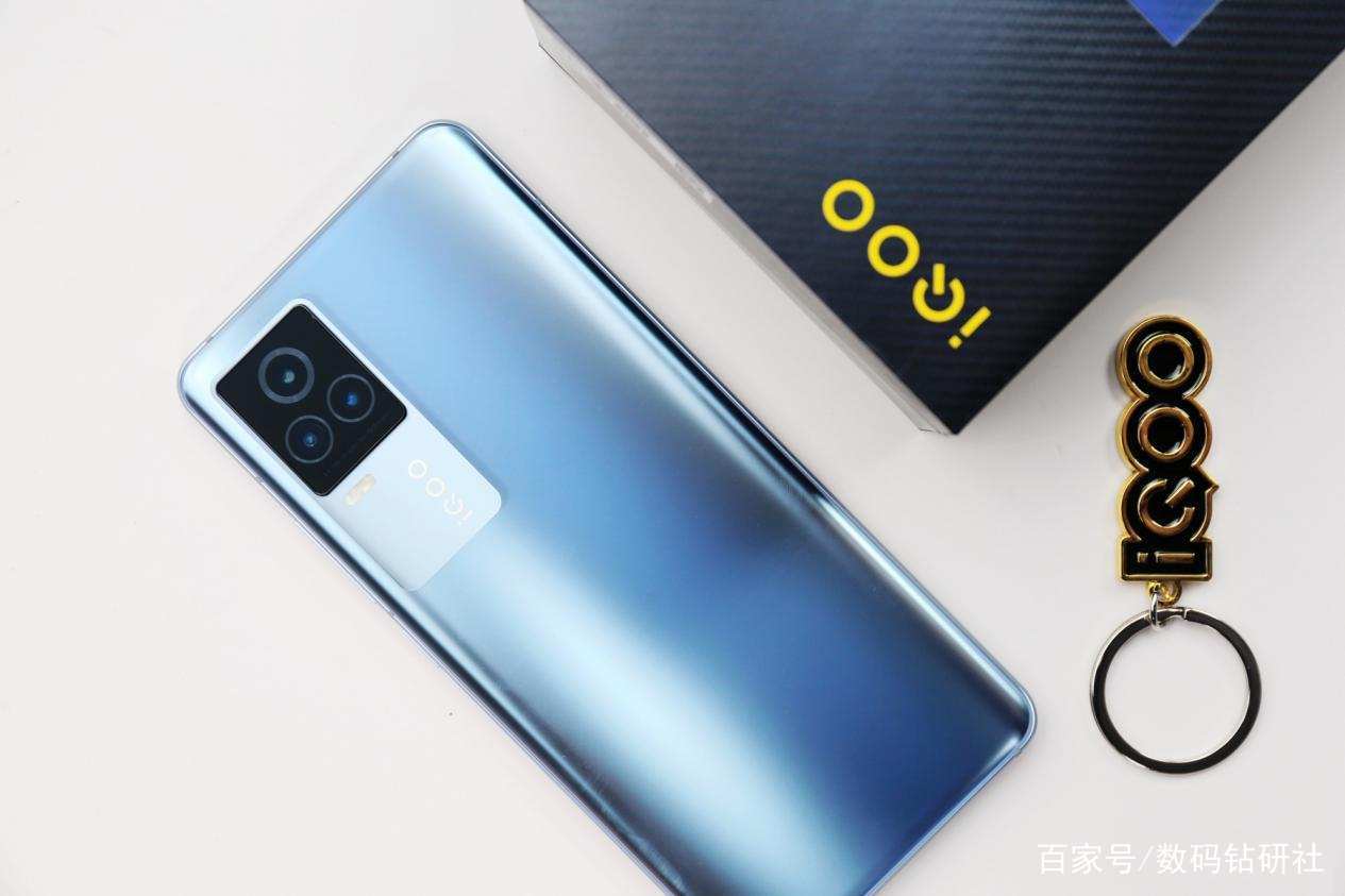 网友如何评价iQOO 7？比它强的都不好看，比它好看的都不强_百科TA说