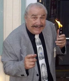 麦当劳叔叔的奇怪人设历史_百科TA说