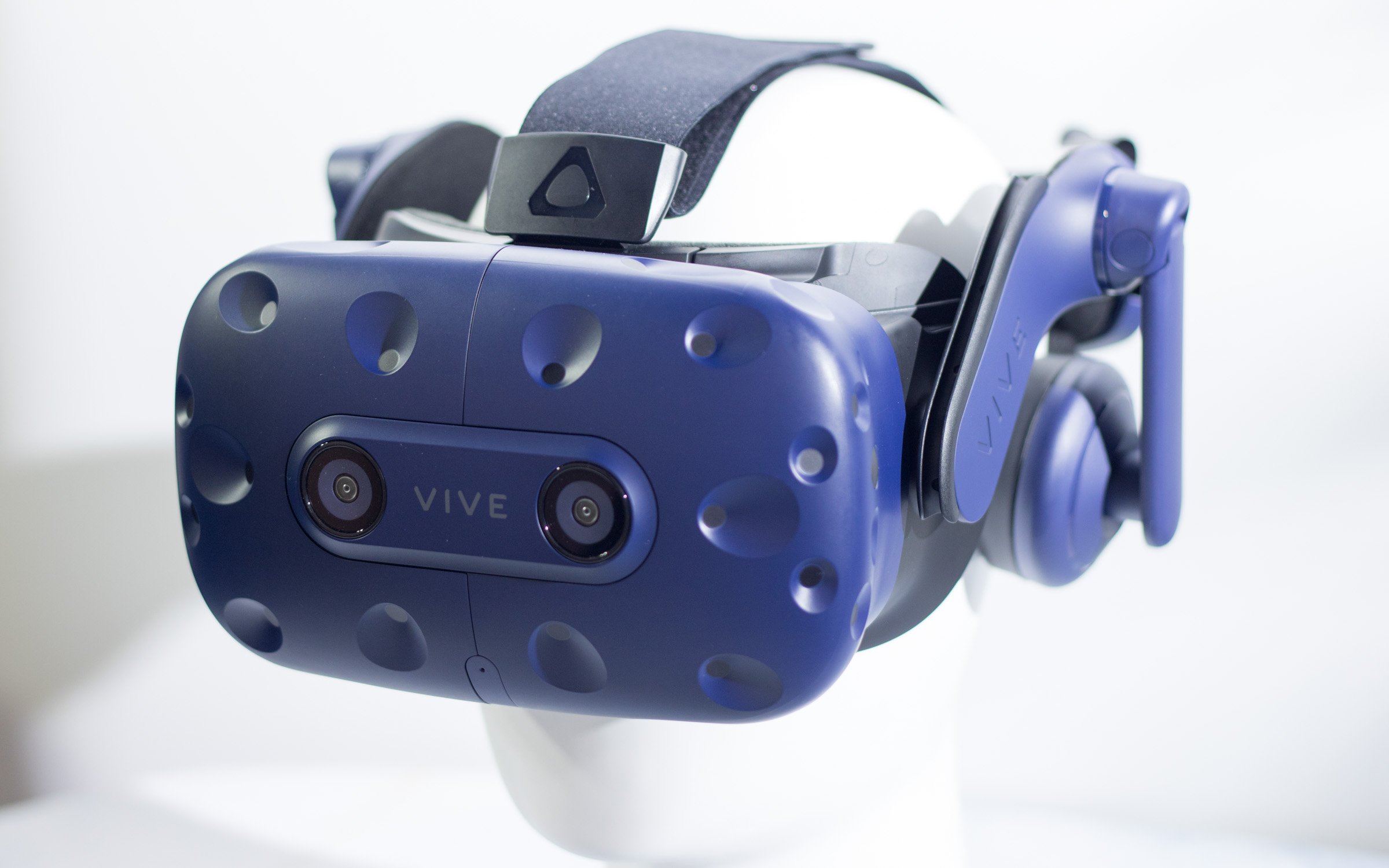HTC Vive Pro 拆解：6488 元的售价，贵得「有理有据」_百科TA说