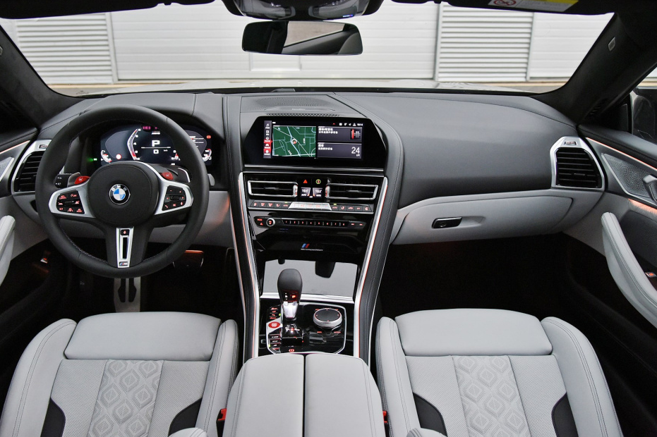 高颜值宝马M8上市，4.4T爆625马力，长超5米1+国六四驱，零百3.2s_百科TA说