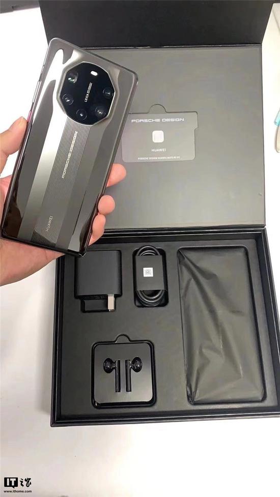 华为Mate 40 RS保时捷设计开箱图片曝光：附赠充电器、线缆及耳机_百科TA说