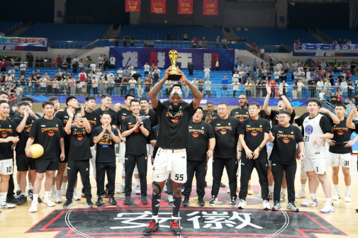 多米尼克·琼斯_百度百科