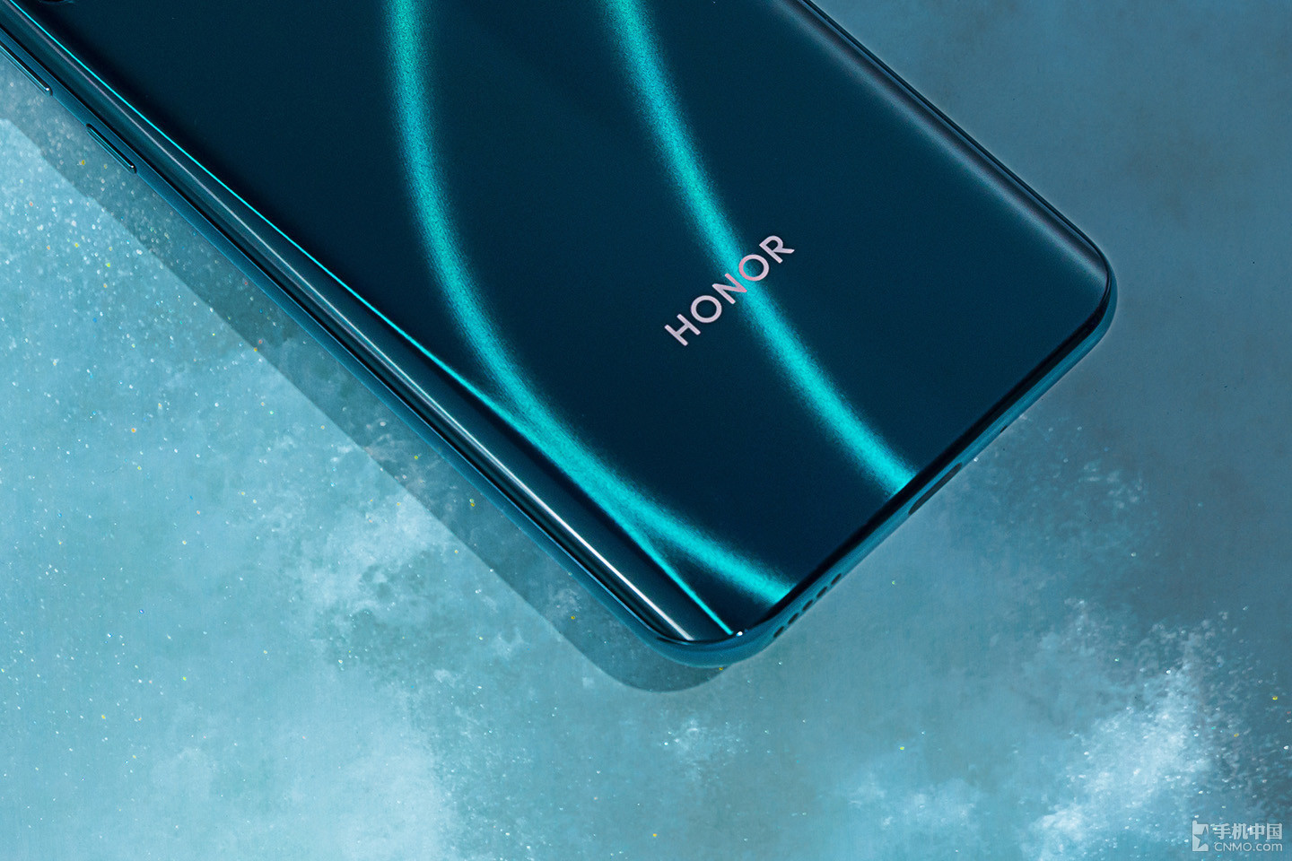 荣耀Play4T Pro图赏：不止麒麟810 全身亮点打造超级玩家_百科TA说