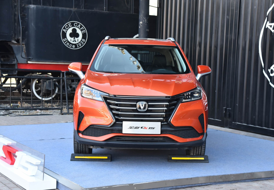 长安CS15“拼”了，油耗5.9L+国六，比瑞虎3X霸气犀利，5.79万起_百科TA说