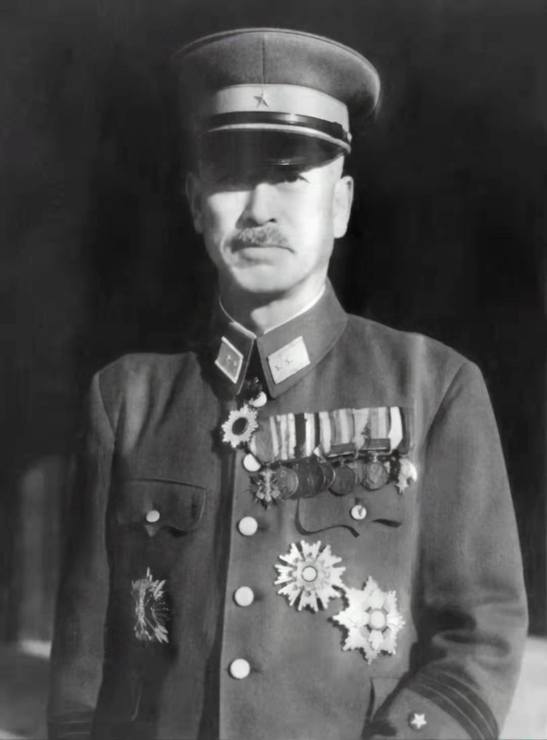日军自杀式攻击，双方指挥官战死，冲绳岛一战美军付出怎样代价？_百科TA说