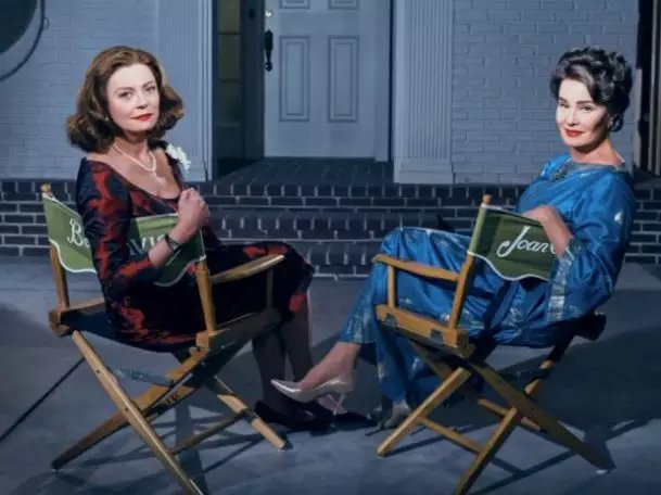 她结过5次婚，是贝蒂的宿敌，被称为是个披着美貌外衣的女疯子_百科TA说