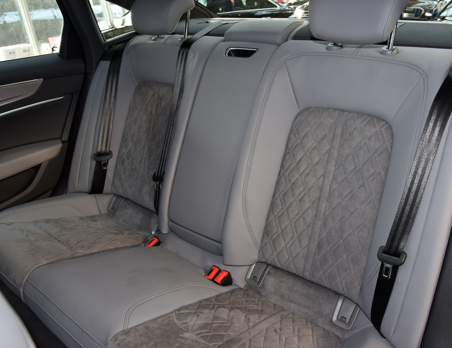 奥迪A6L真的好吗？行驶4600公里后，车主表示经济好开又省油_百科TA说