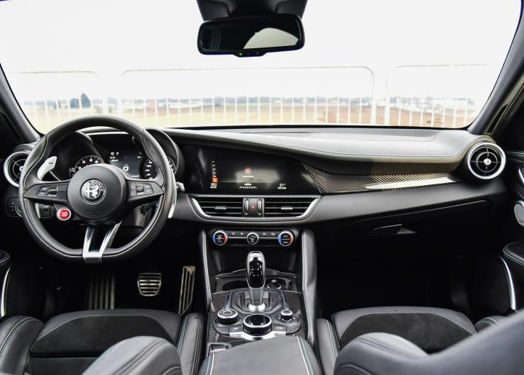 全款38万买了Giulia，1个月后，车主说了实话_百科TA说