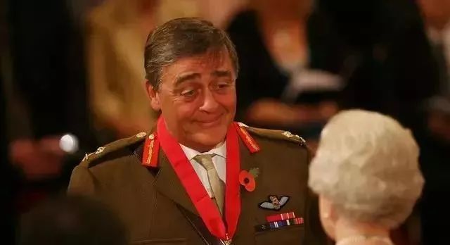 他是英国女人最想嫁的男人，拥有半个伦敦，女王都是他家的租客_百科TA说