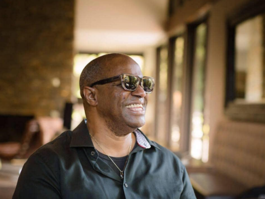 Ellis Hall_百度百科