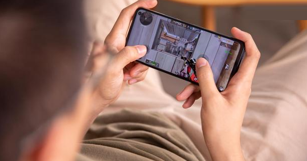 性价比才是关键，骁龙865旗舰跌至2229元，128GB+44W闪充_百科TA说