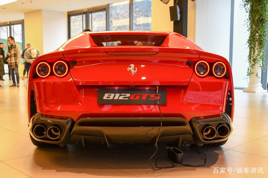 2020款“法拉利812”，V12引擎的“猛兽”，抵挡不住的诱惑_百科TA说