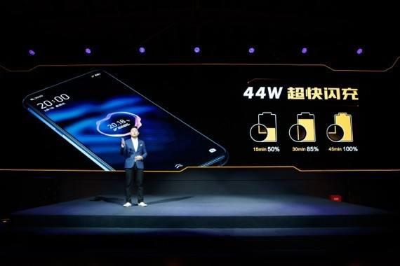 速度堪比闪电的44W快充技术 iQOO手机业内无机可敌_百科TA说