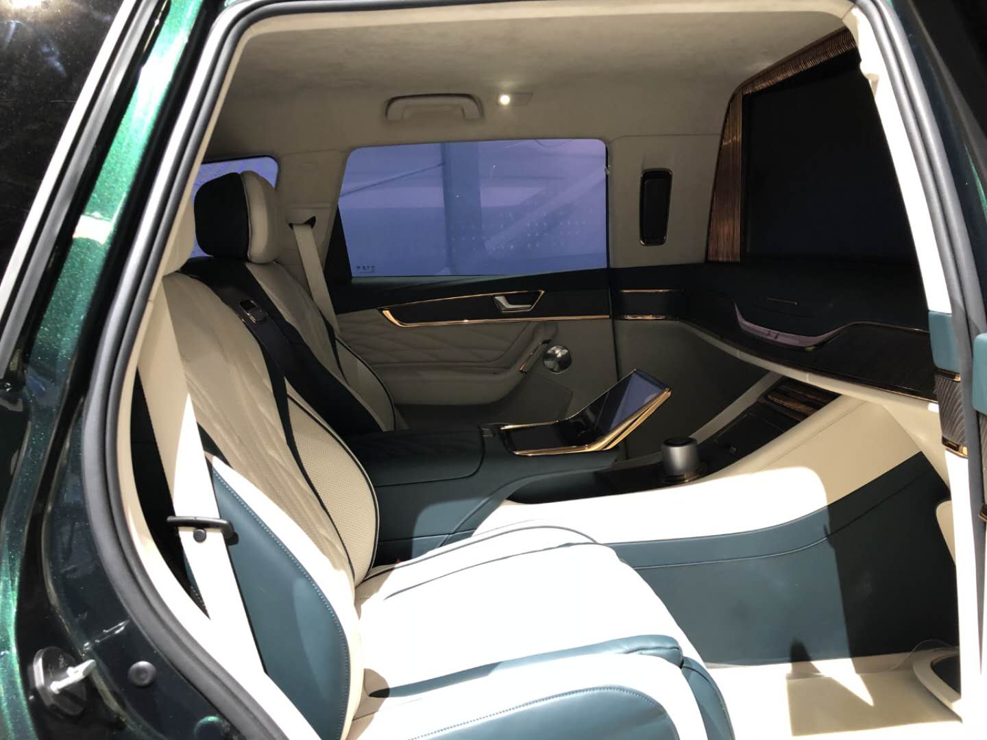 红旗HS7+探馆_百科TA说