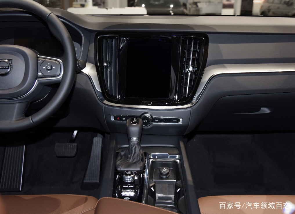 深受年轻人喜爱的车型，沃尔沃S60时尚大气！_百科TA说