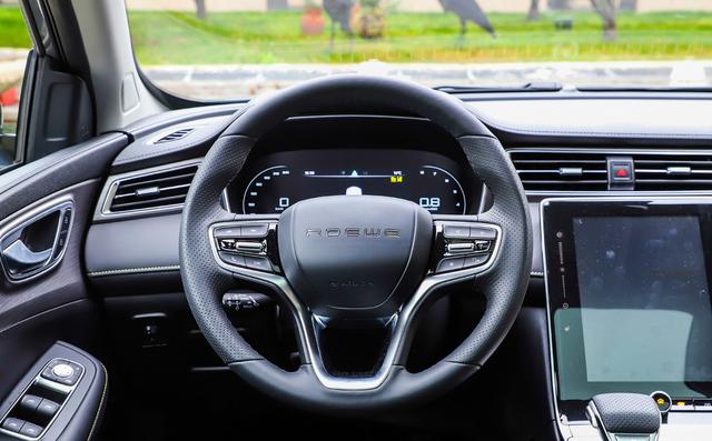 新狮标的首款车型荣威RX5 PLUS上市，售价区间为9.88-13.48万_百科TA说