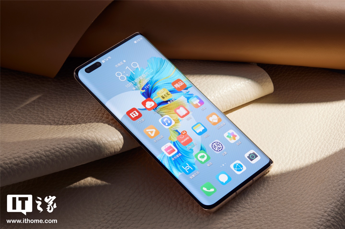 华为 Mate 40 Pro 秋日胡杨图赏：星环设计亮眼_百科TA说