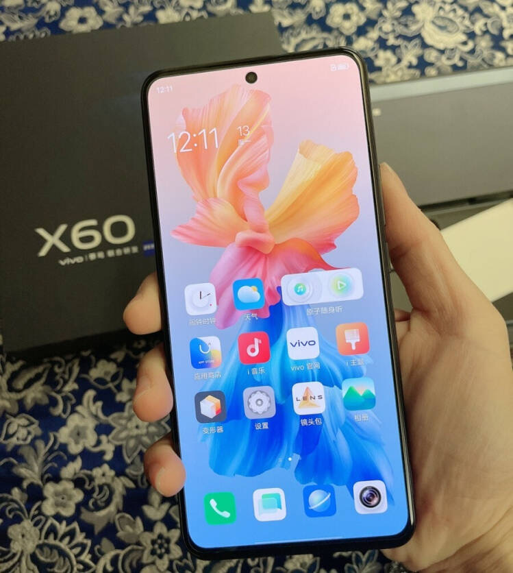 vivo X60测评：蔡司镜头拍照清晰，即便长时间单握也不累。_百科TA说