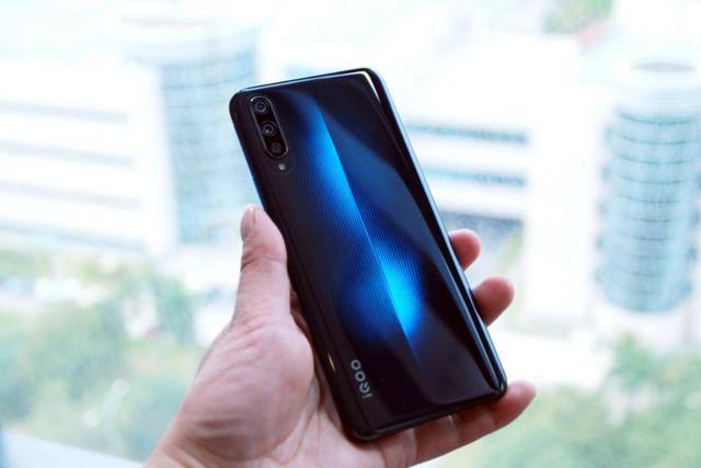 IQOO的44W的超级闪充是什么概念？_百科TA说