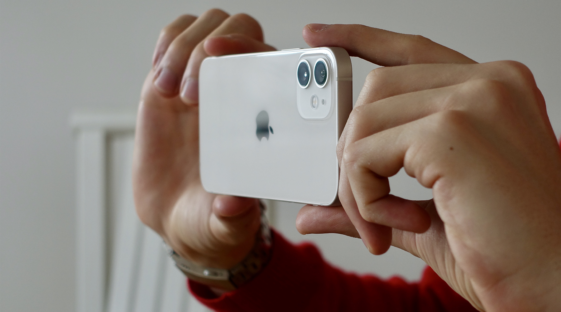 2453元！iPhone12物料成本曝光，最贵的硬件不是A14芯片而是它_百科TA说