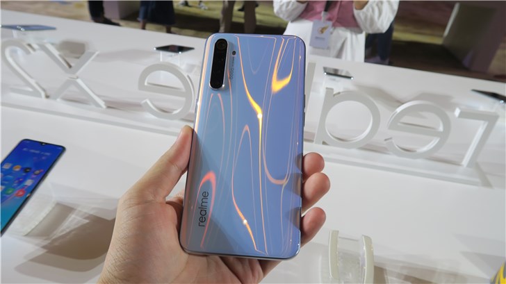 realme X2现场实拍图赏：虫洞光纹设计，6400万鹰眼四摄_百科TA说